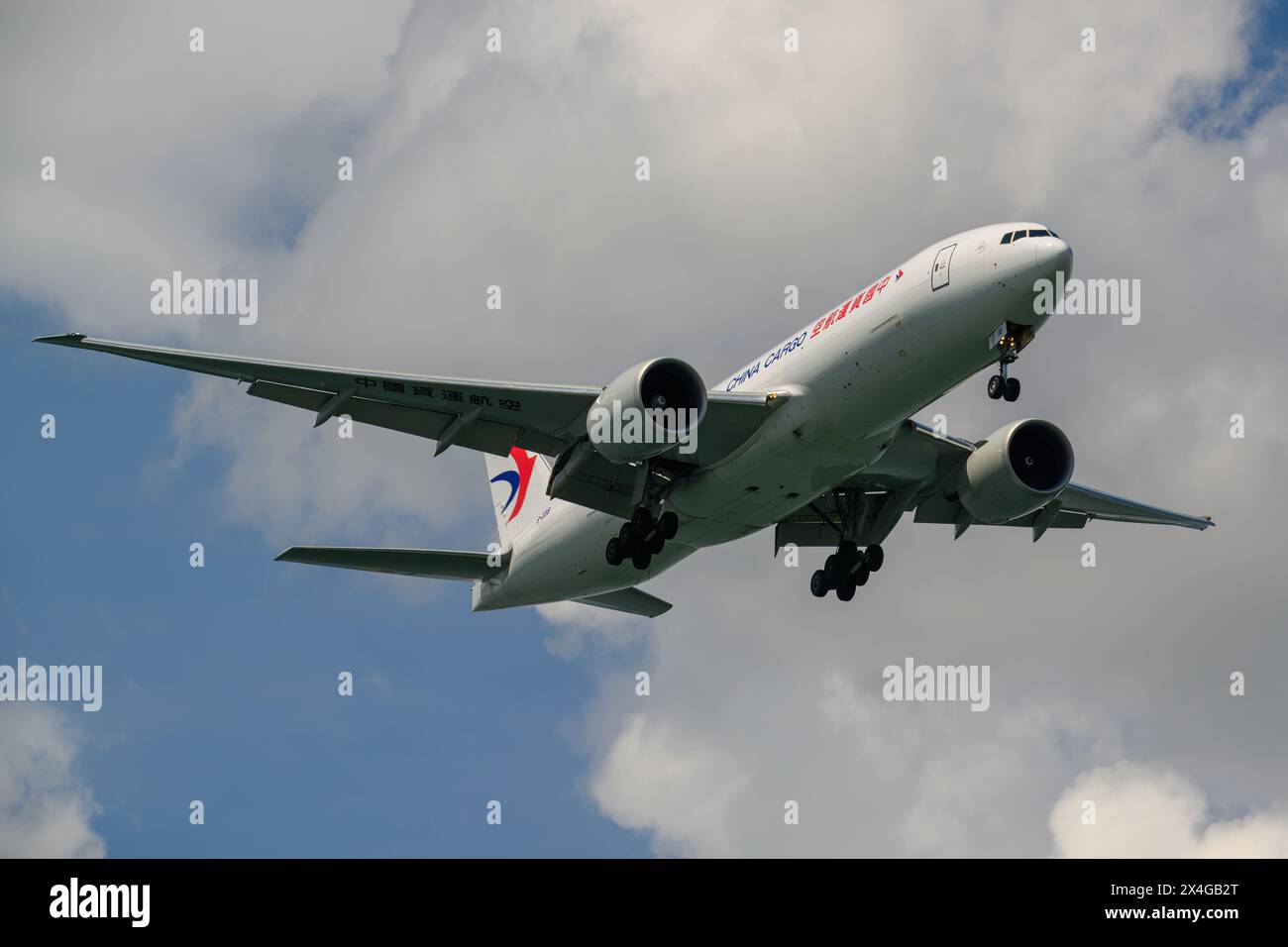 China Cargo Airlines, Boeing 777F, B-221S, on final approach to ...