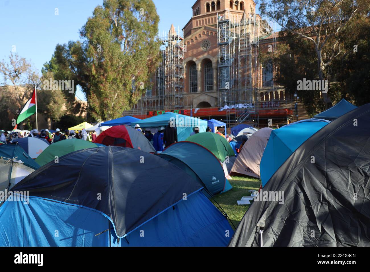 Los Angeles, California, U.S.A. 1st May, 2024. Tents at the University ...