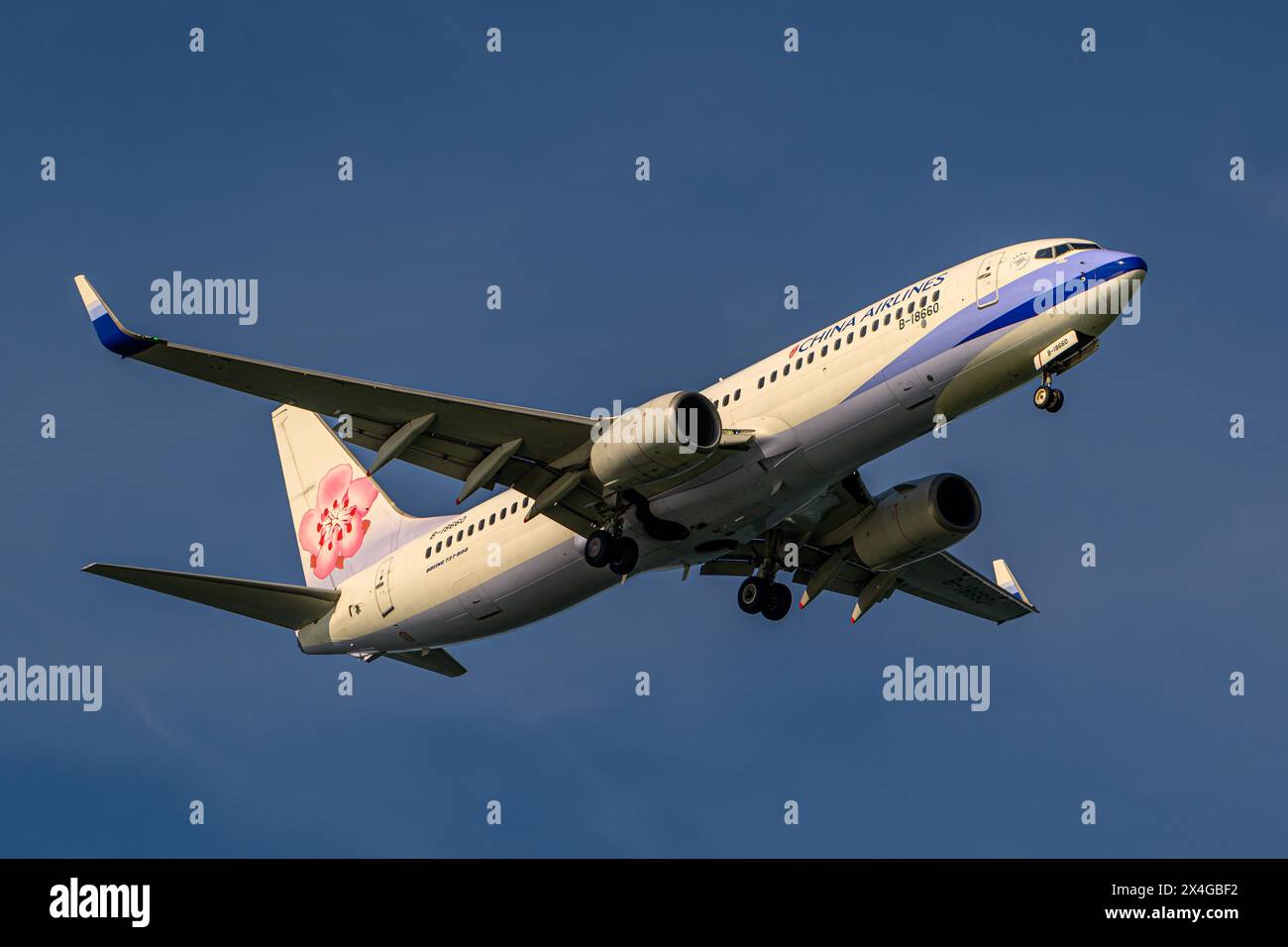 China Airlines, Boeing 737-800, B-18660, on final approach to Singapore ...