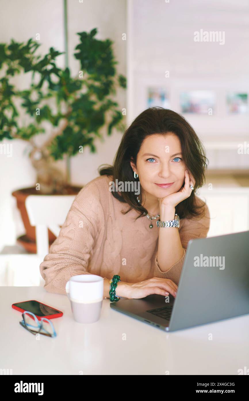 Portrait female manager indoor hi-res stock photography and images - Alamy