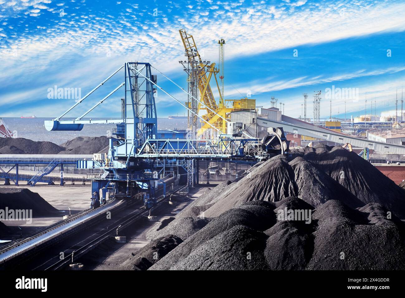 Stacking conveyor hi-res stock photography and images - Alamy