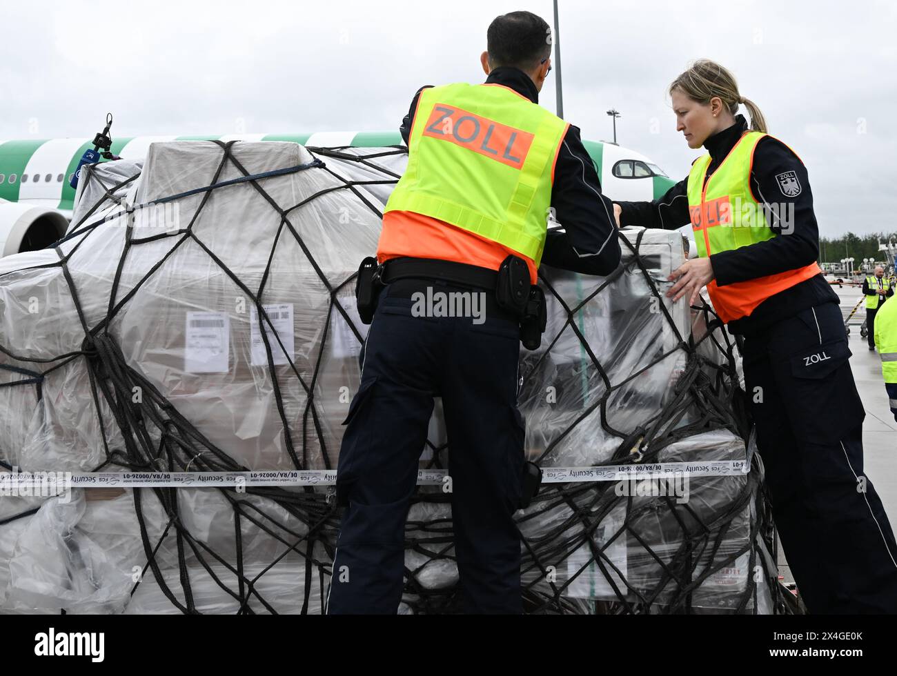 03 May 2024, Hesse, Frankfurt/Main: Customs officers are on duty on the ...