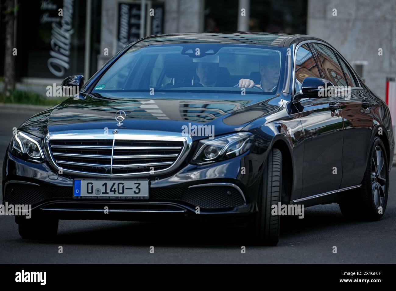Diplomatic vehicle hi-res stock photography and images - Alamy
