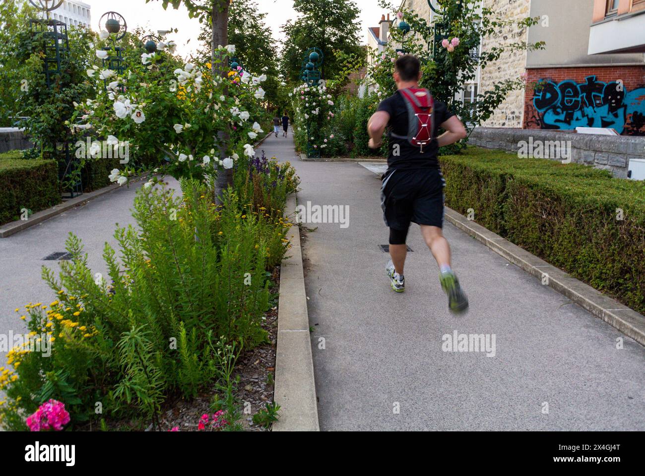 Jogging paris park hi-res stock photography and images - Alamy