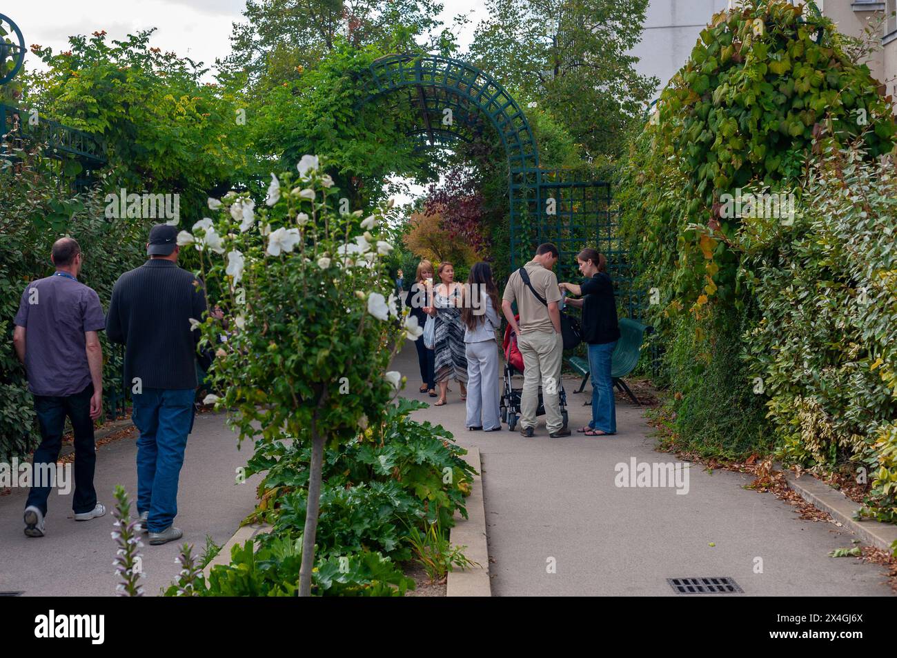 Paris, France - Group People, French Adults Visiting in Urban Park ...
