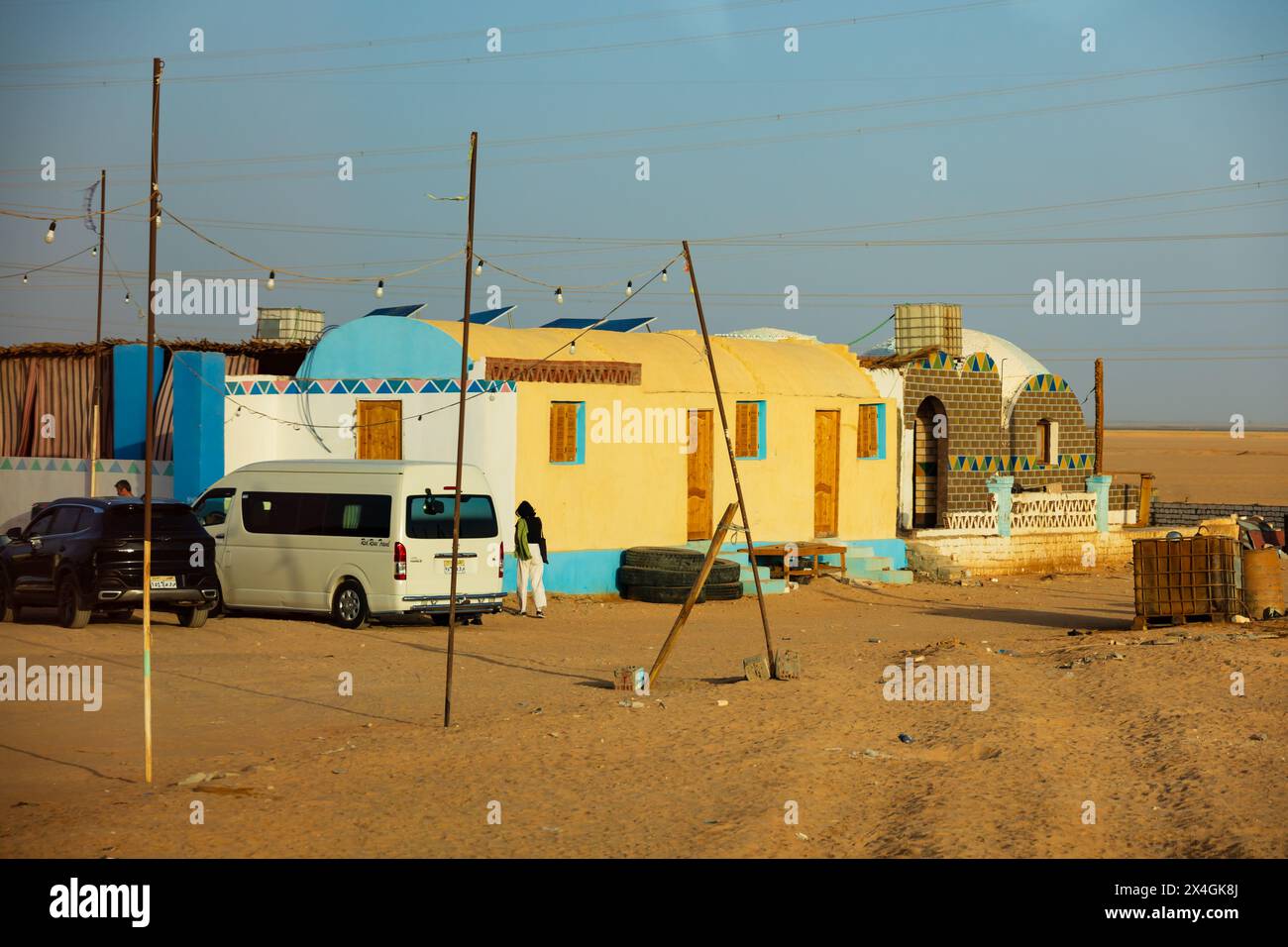 Roadside cafe restaurant rest stop in the Sahara desert on the Aswan ...