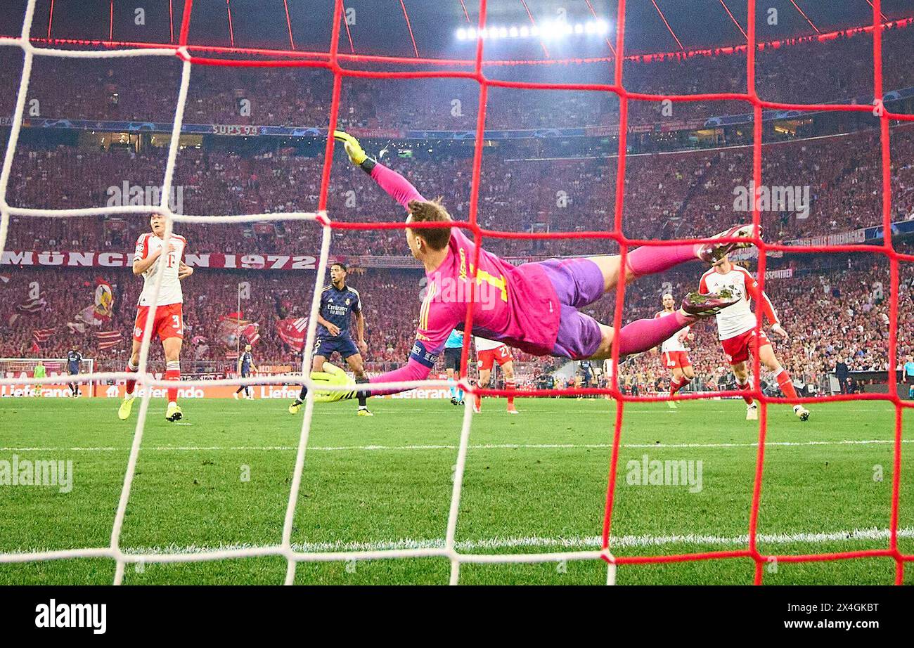 Munich, Germany. 30th Apr, 2024. Manuel NEUER, goalkeeper FCB 1 defend ...