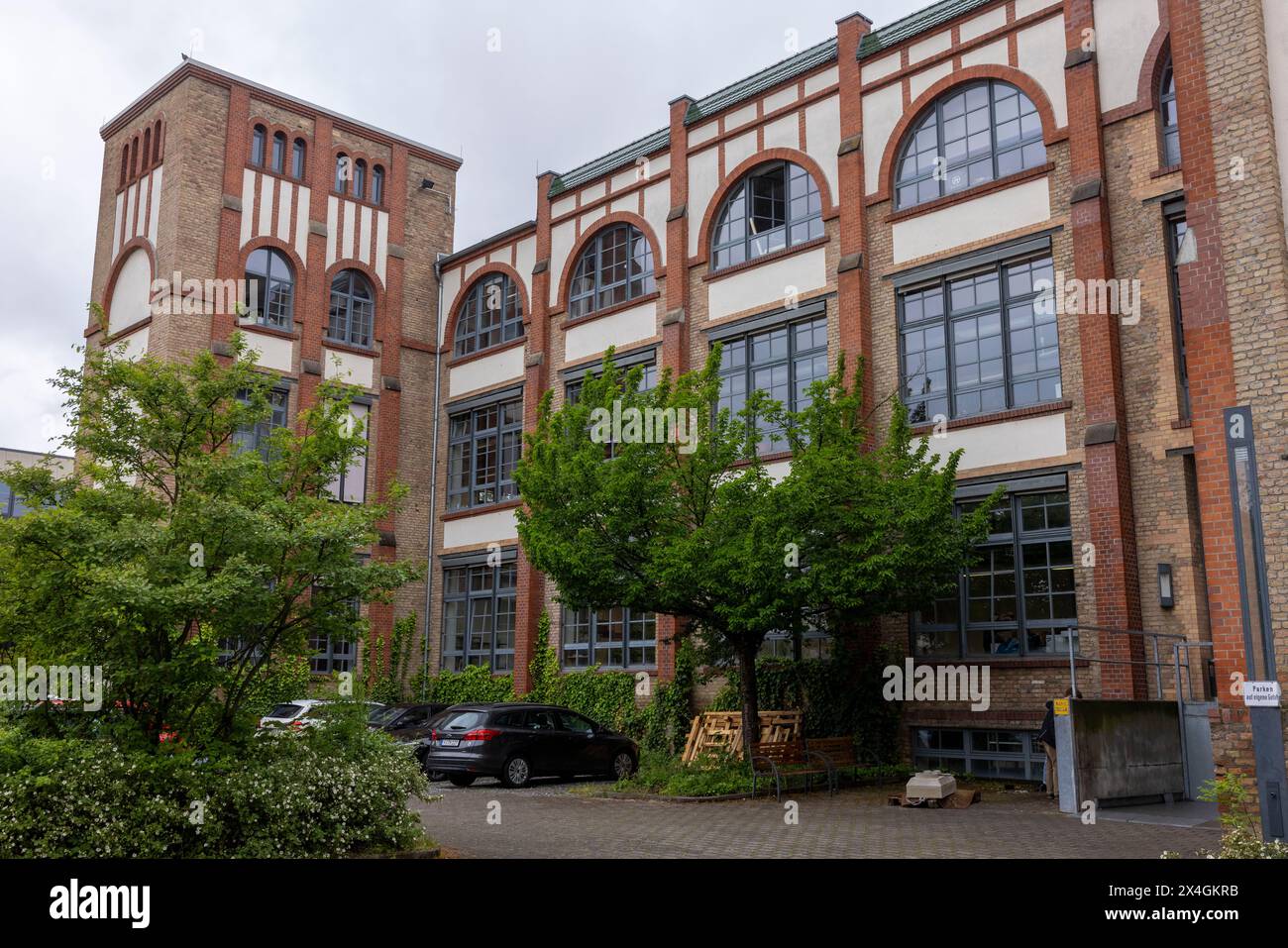 03 May 2024, Hesse, Frankfurt/Main: View of the Höchster ...