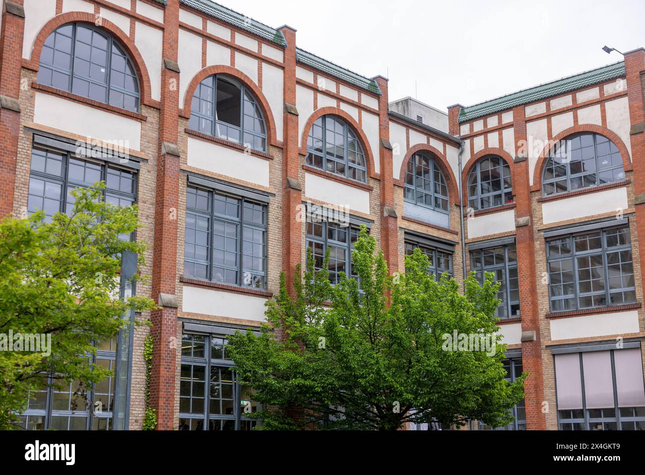 03 May 2024, Hesse, Frankfurt/Main: View of the Höchster ...