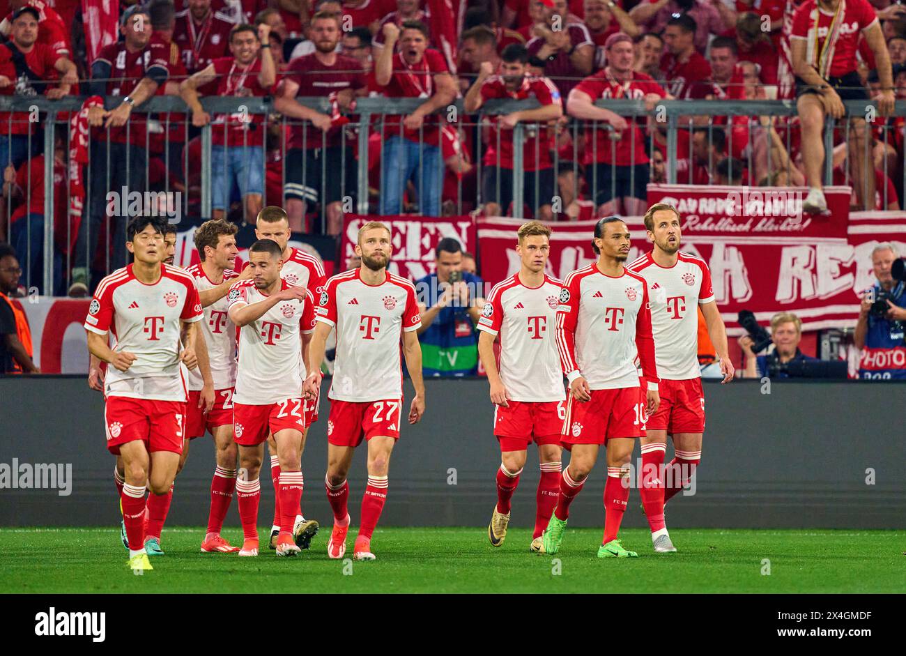 Harry Kane, FCB 9 celebrates his goal, happy, laugh, celebration, 2-1 ...
