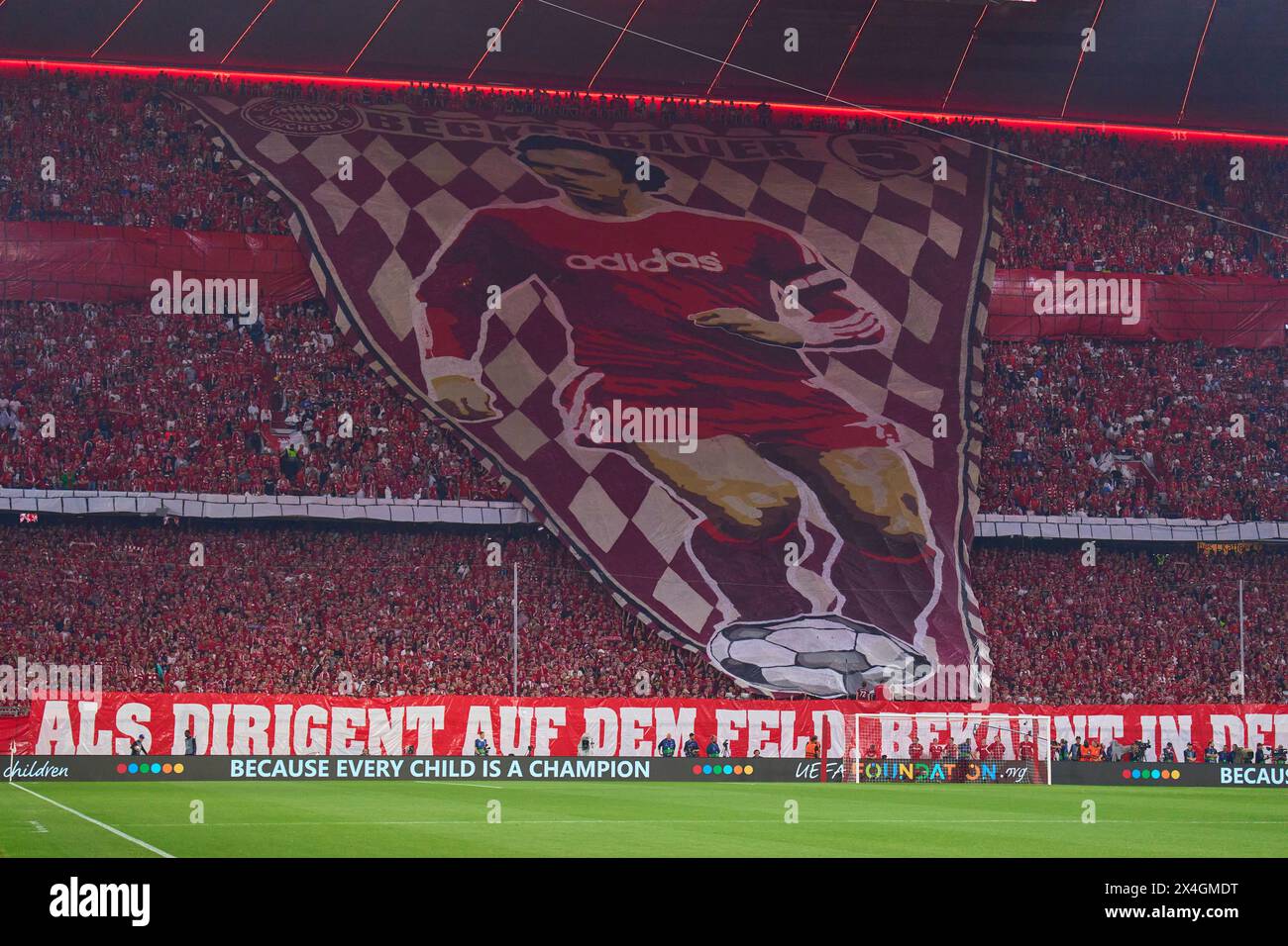 FCB fans with choreo for Franz Beckenbauer in the semi final match FC ...