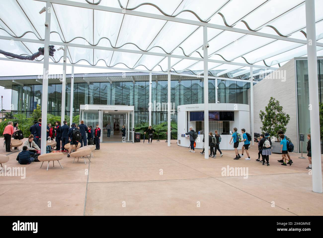 Welcome plaza sydney modern art gallery hi-res stock photography and ...