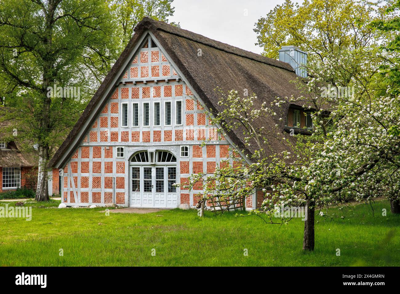Apfelbaum haus hi-res stock photography and images - Alamy