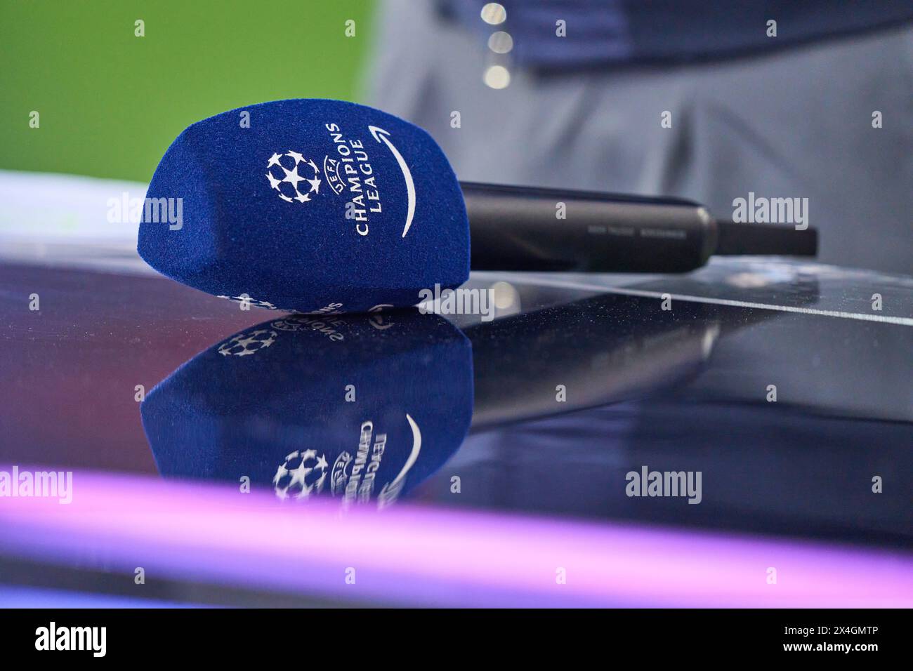 TV microphone in the semi final match FC BAYERN MUENCHEN - REAL MADRID ...