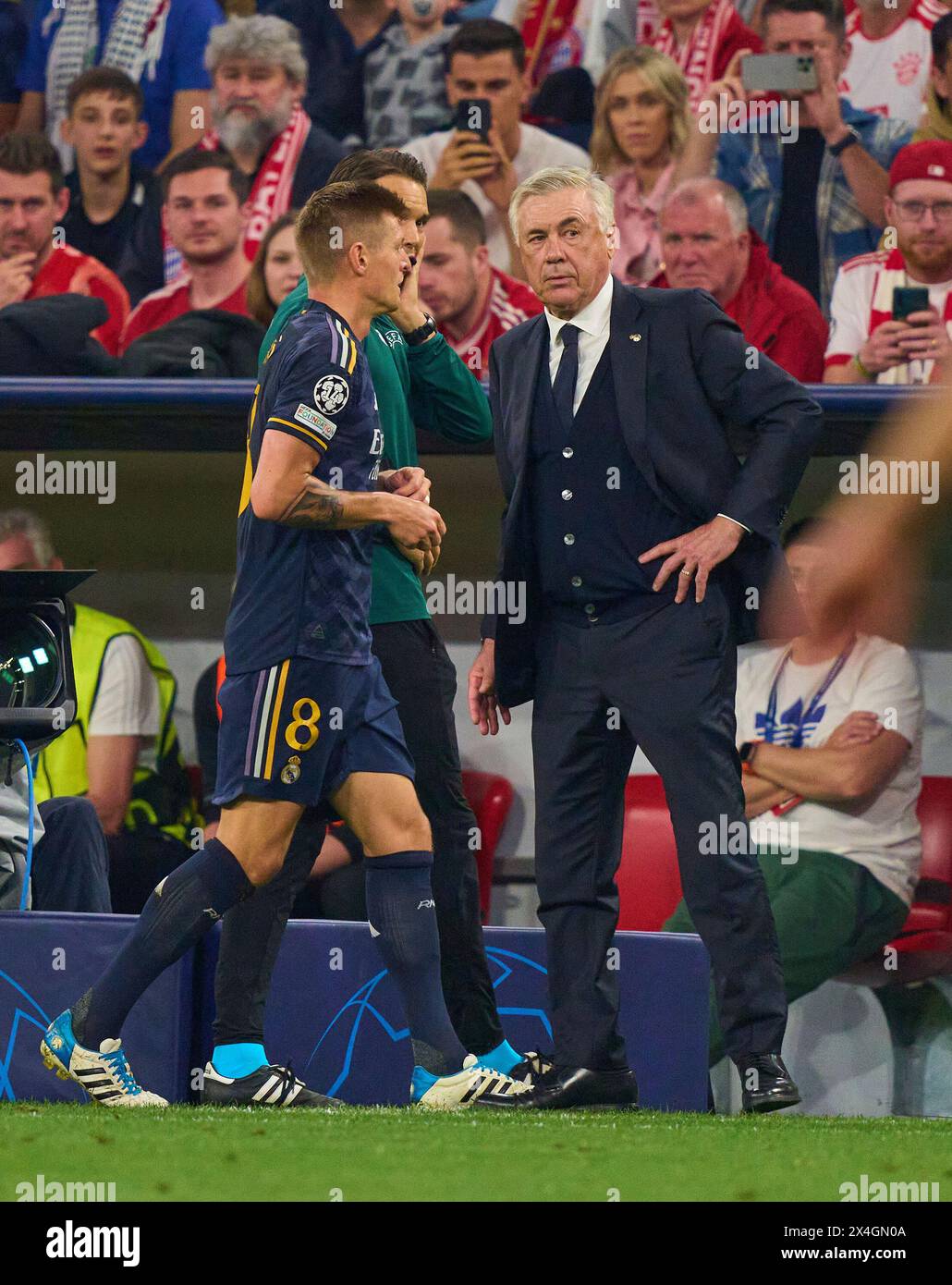 Toni KROOS, Real Madrid 8 Luka MODRIC, Real Madrid 10 exchange, Carlo Ancelotti, Trainer Real ...