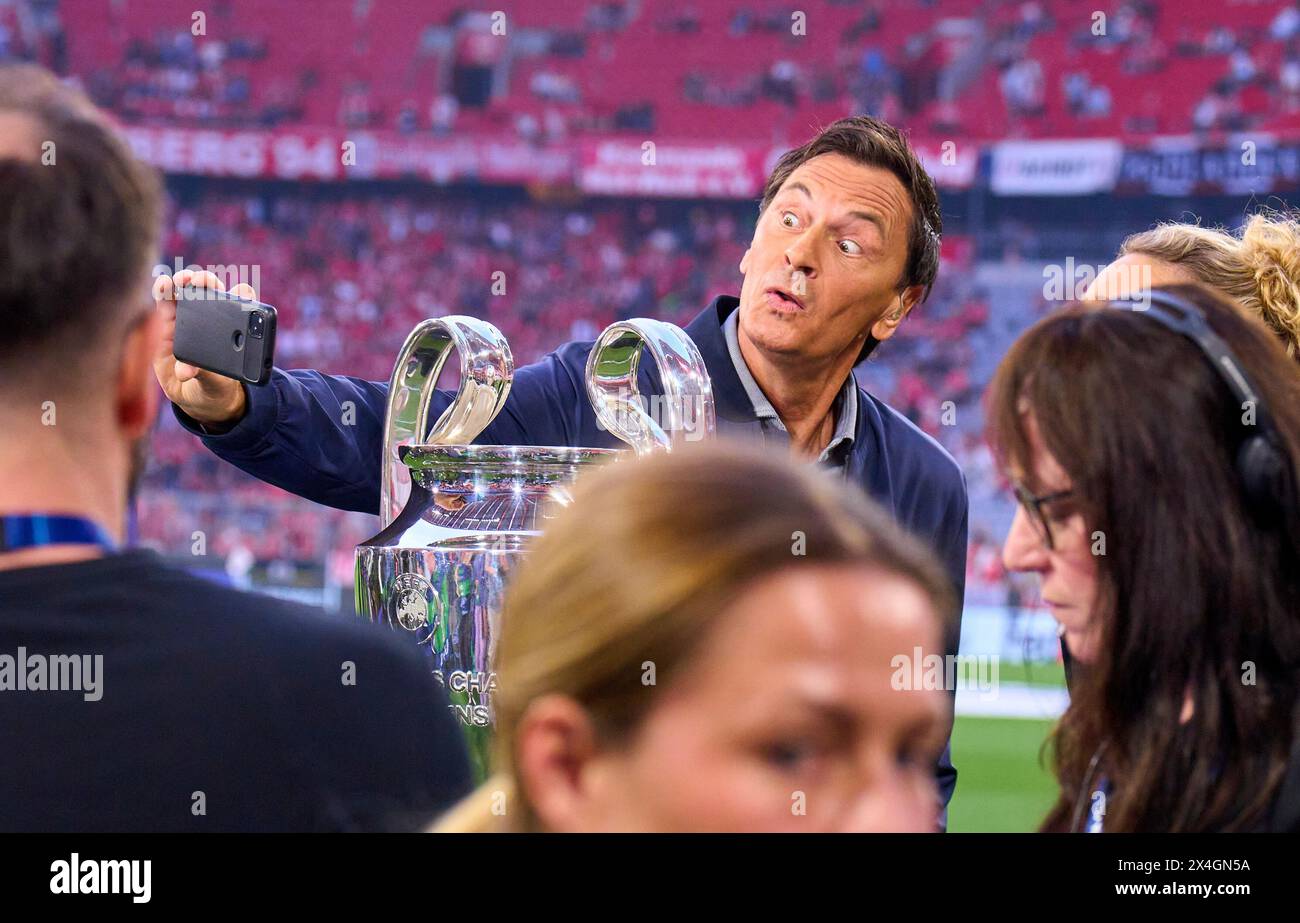 Sebastian HELLMANN, Sky Moderator Selfie with Champions League Pokal ...