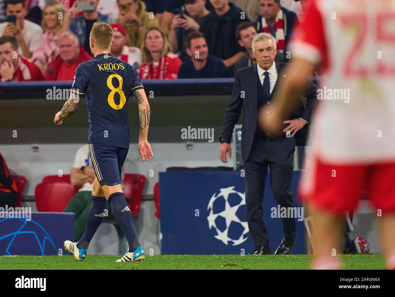 Toni KROOS, Real Madrid 8 Luka MODRIC, Real Madrid 10 exchange, Carlo Ancelotti, Trainer Real ...