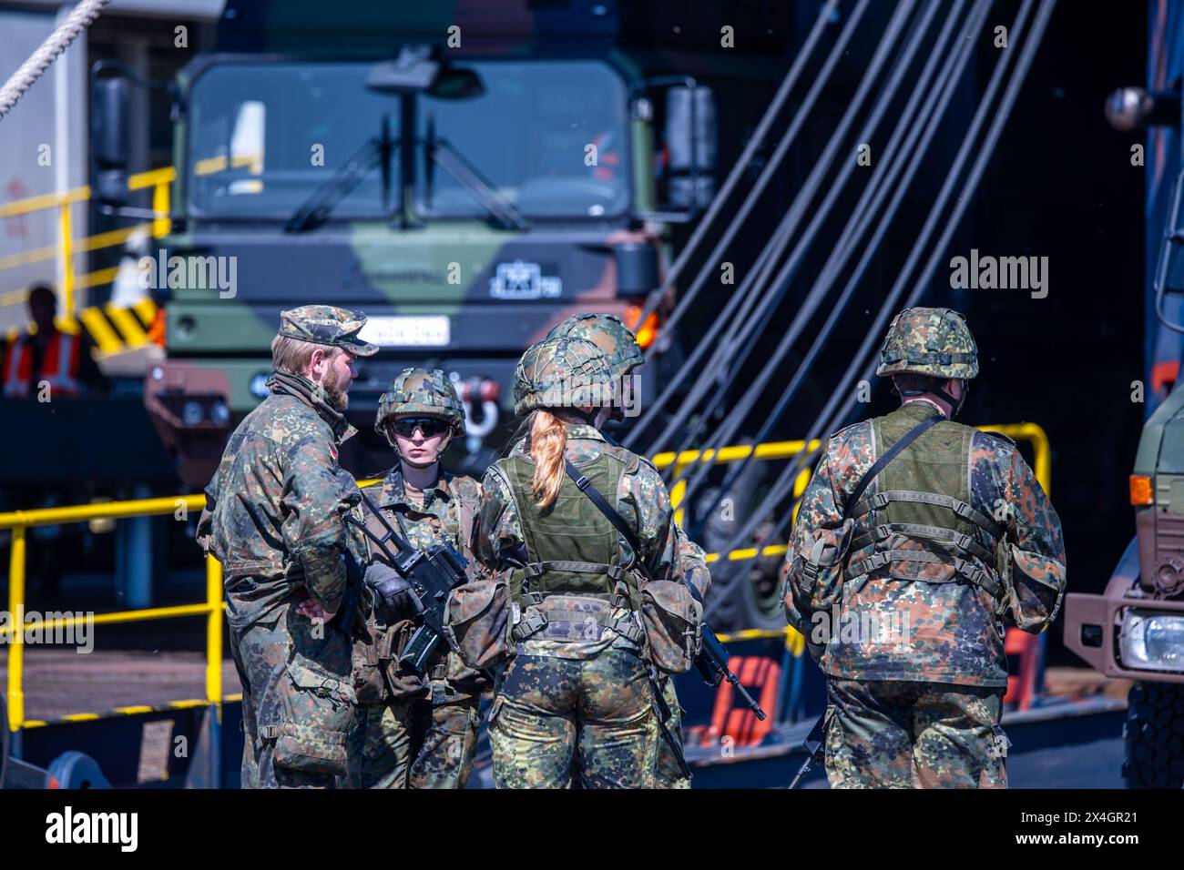 Rostock, Germany. 03rd May, 2024. Soldiers secure the loading of ...
