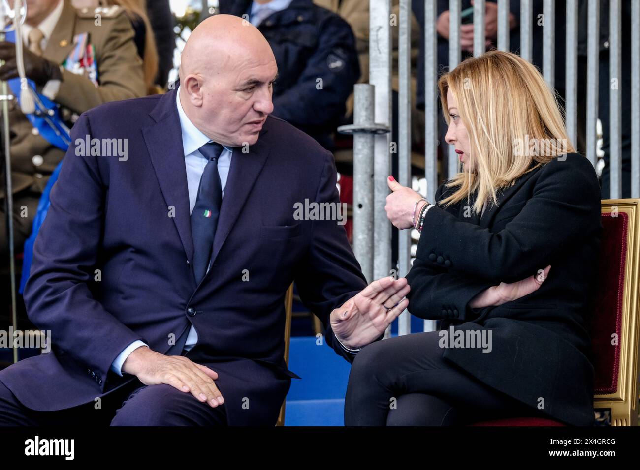 Giorgia meloni esercito hi-res stock photography and images - Alamy