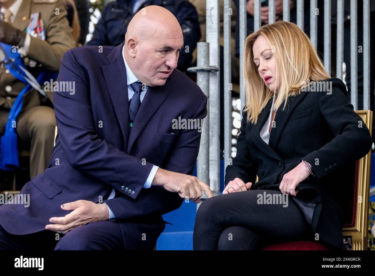 Giorgia meloni esercito hi-res stock photography and images - Alamy