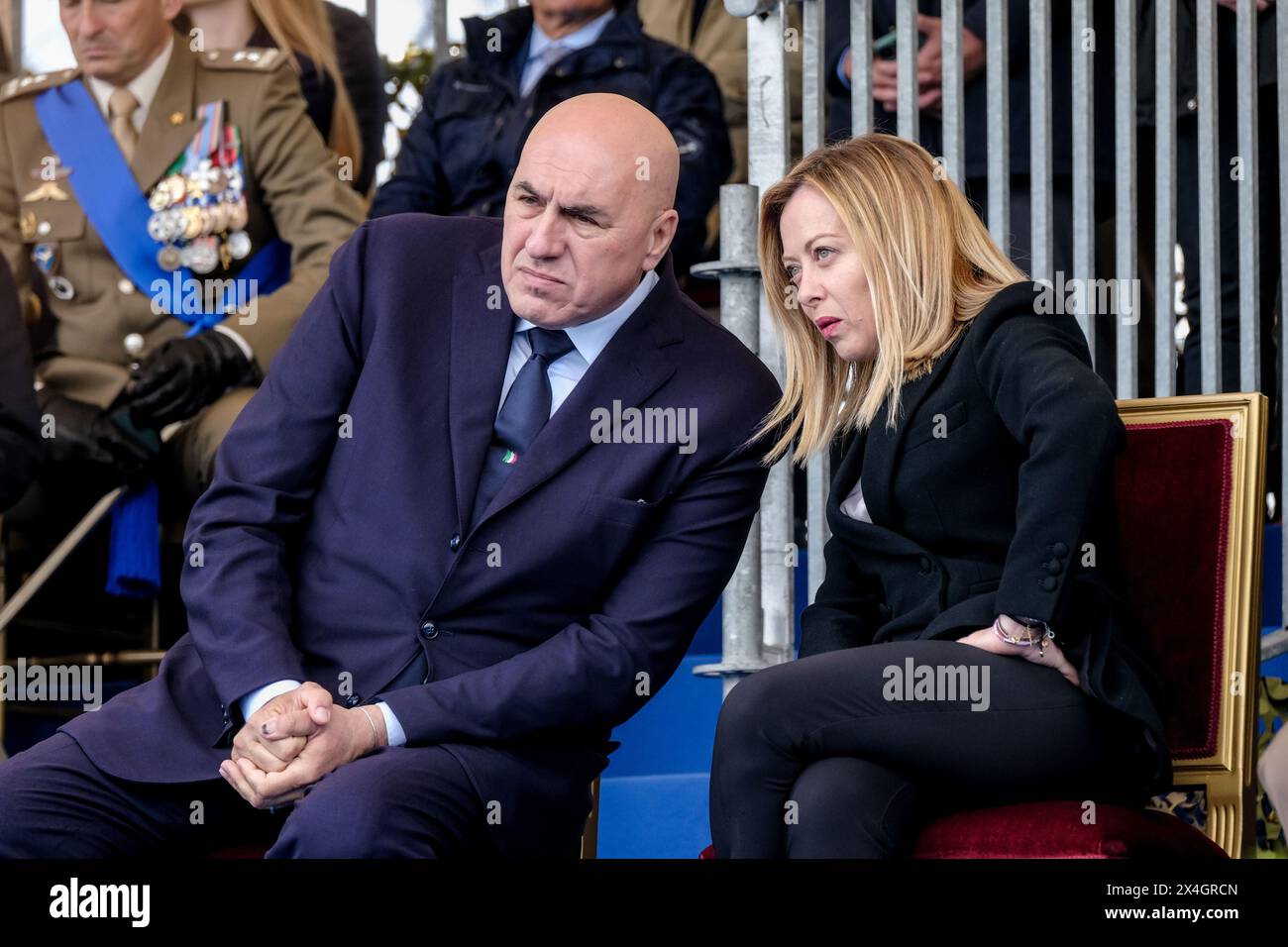 Giorgia meloni esercito hi-res stock photography and images - Alamy