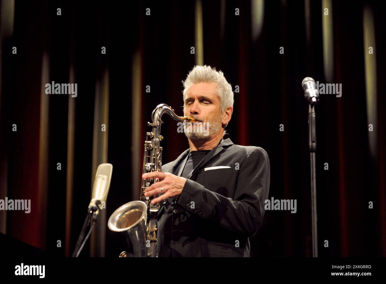 Der amerikanische Jazz-Sänger und Saxophonist Curtis Stigers im ...