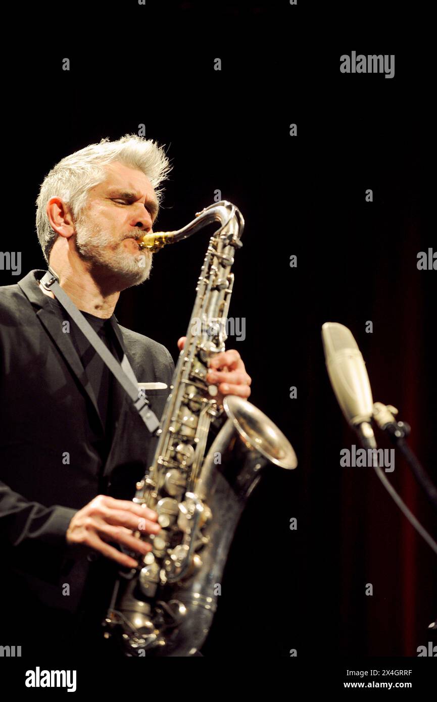 Der amerikanische Jazz-Sänger und Saxophonist Curtis Stigers im ...