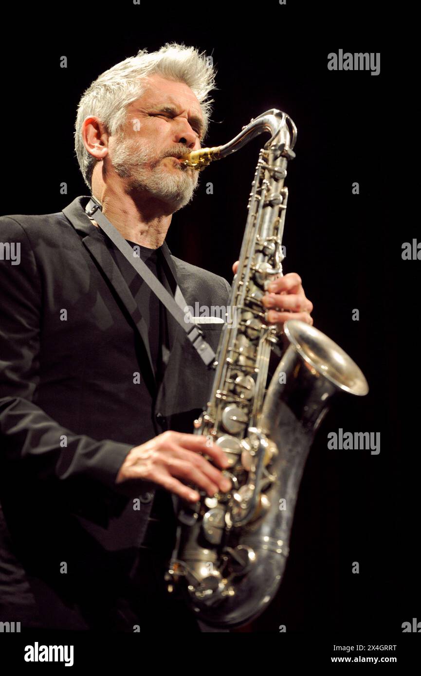 Der amerikanische Jazz-Sänger und Saxophonist Curtis Stigers im ...