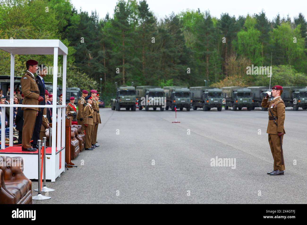 Prime Minister Rishi Sunak stands next to Lieutenant General Andrew ...