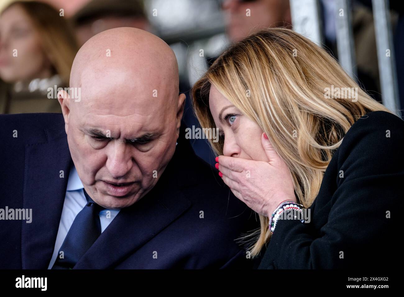 Giorgia meloni esercito hi-res stock photography and images - Alamy