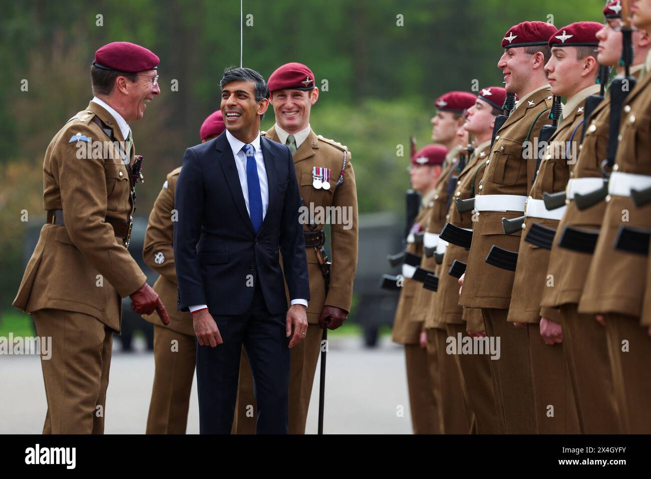 Prime Minister Rishi Sunak and Lieutenant General Andrew Harrison react ...