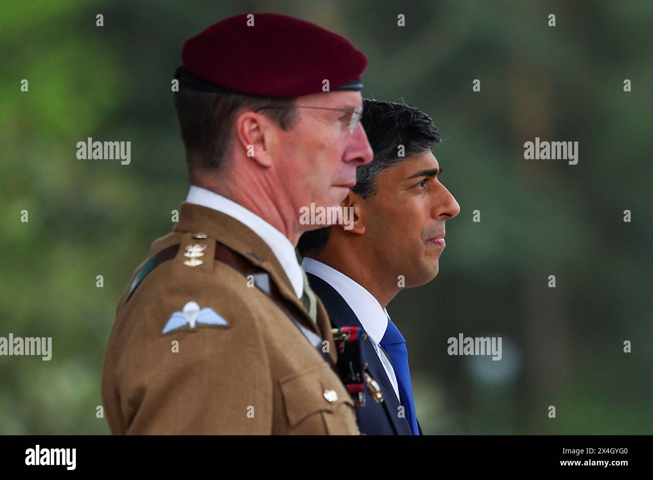 Prime Minister Rishi Sunak stands next to Lieutenant General Andrew ...