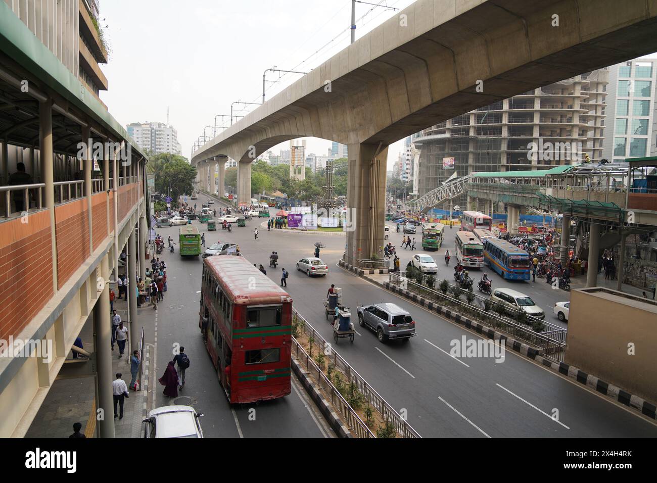 SAARC Fountain area view from Karwan Bazar Metro Station. Kazi Nazrul ...