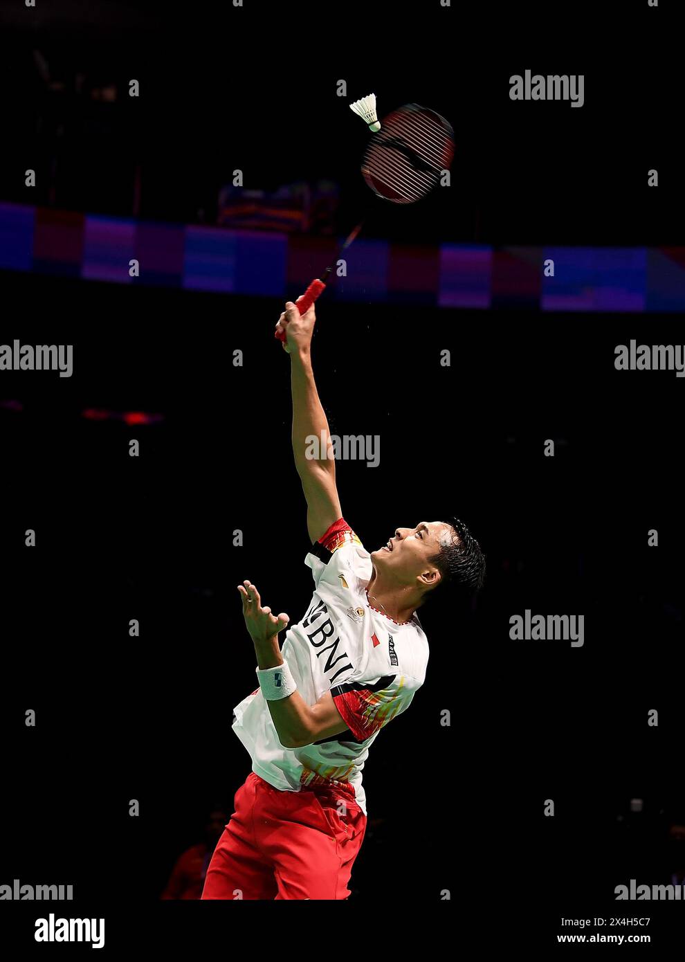 (240503) -- CHENGDU, May 3, 2024 (Xinhua) -- Jonatan Christie of Indonesia hits a return in the ...