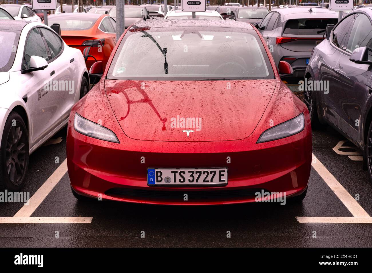 Tesla Model 3 Highland faceliftred vehicles parked in public parking ...