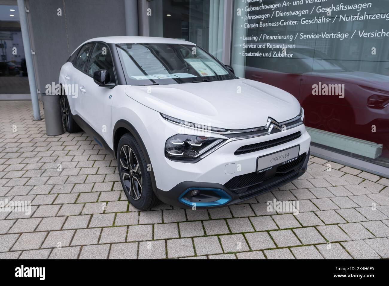 white new Citroen E-C4, Citroën C4 stylish electric Hatchback in ...