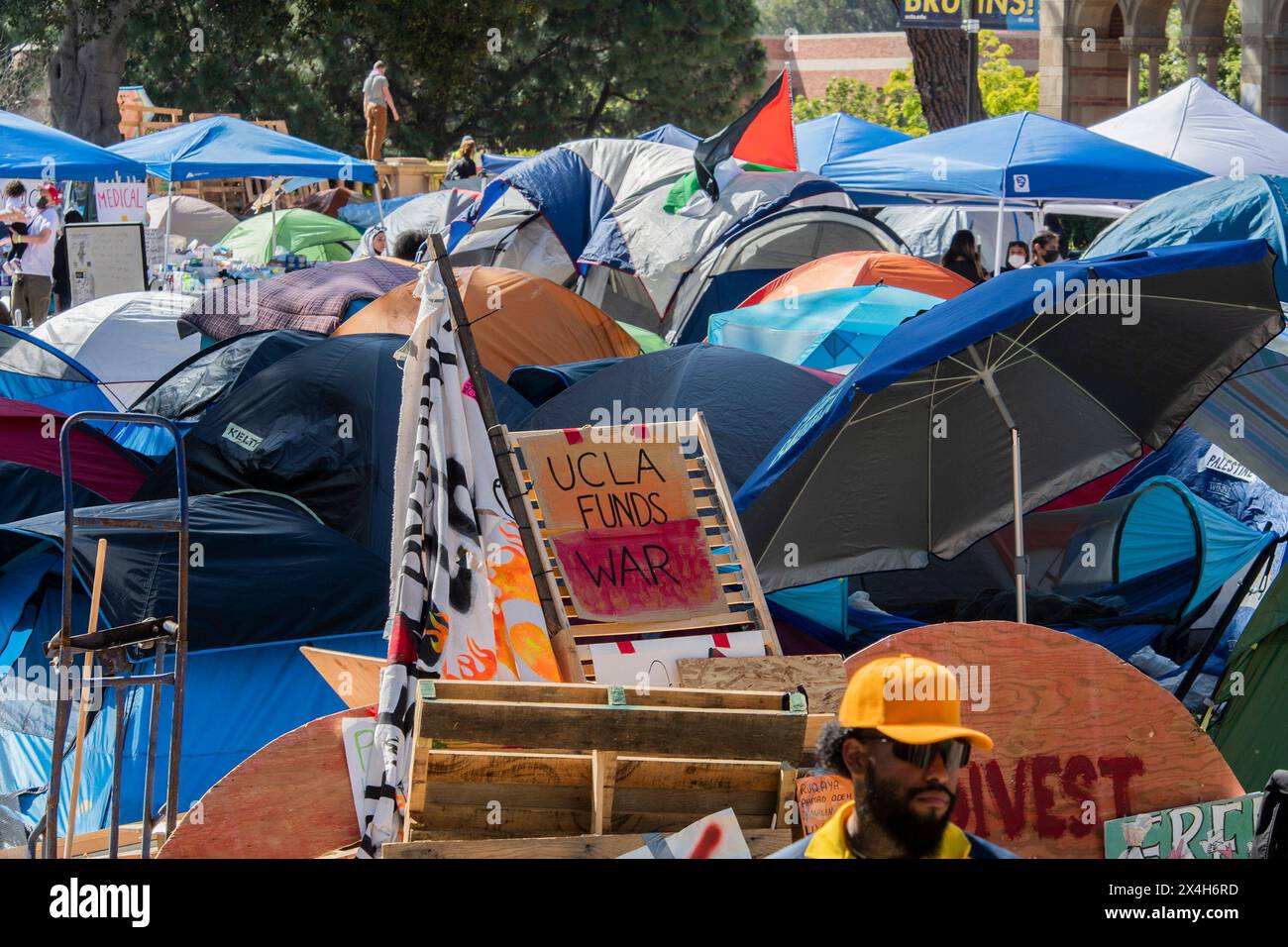 (4/30/2024) Pro-Palestinian protests take place on the UCLA campus amid ...