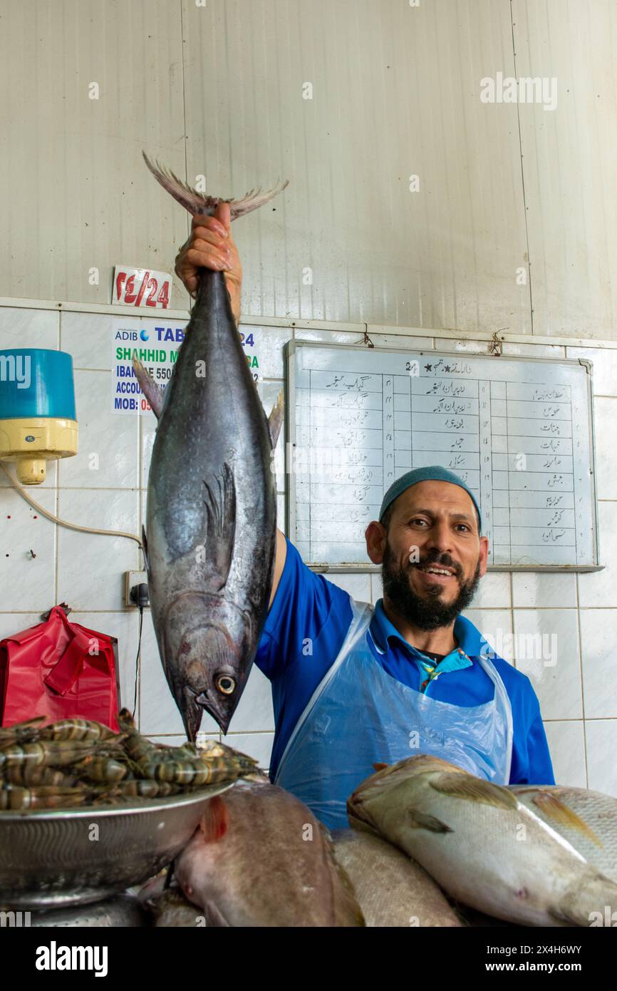 Fisherman with large tuna hi-res stock photography and images - Alamy