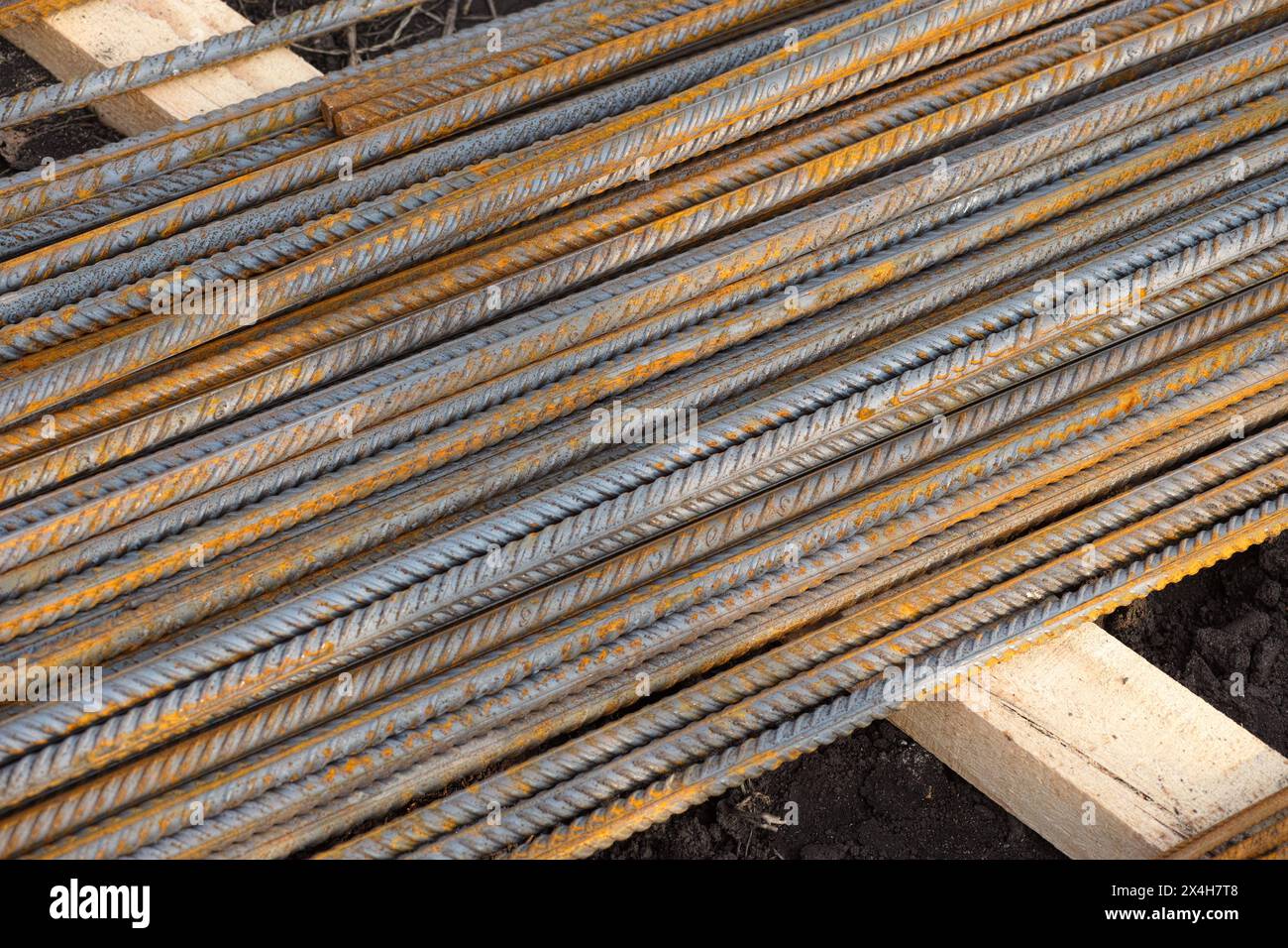 A pile of rusty rebar on a construction site Stock Photo - Alamy