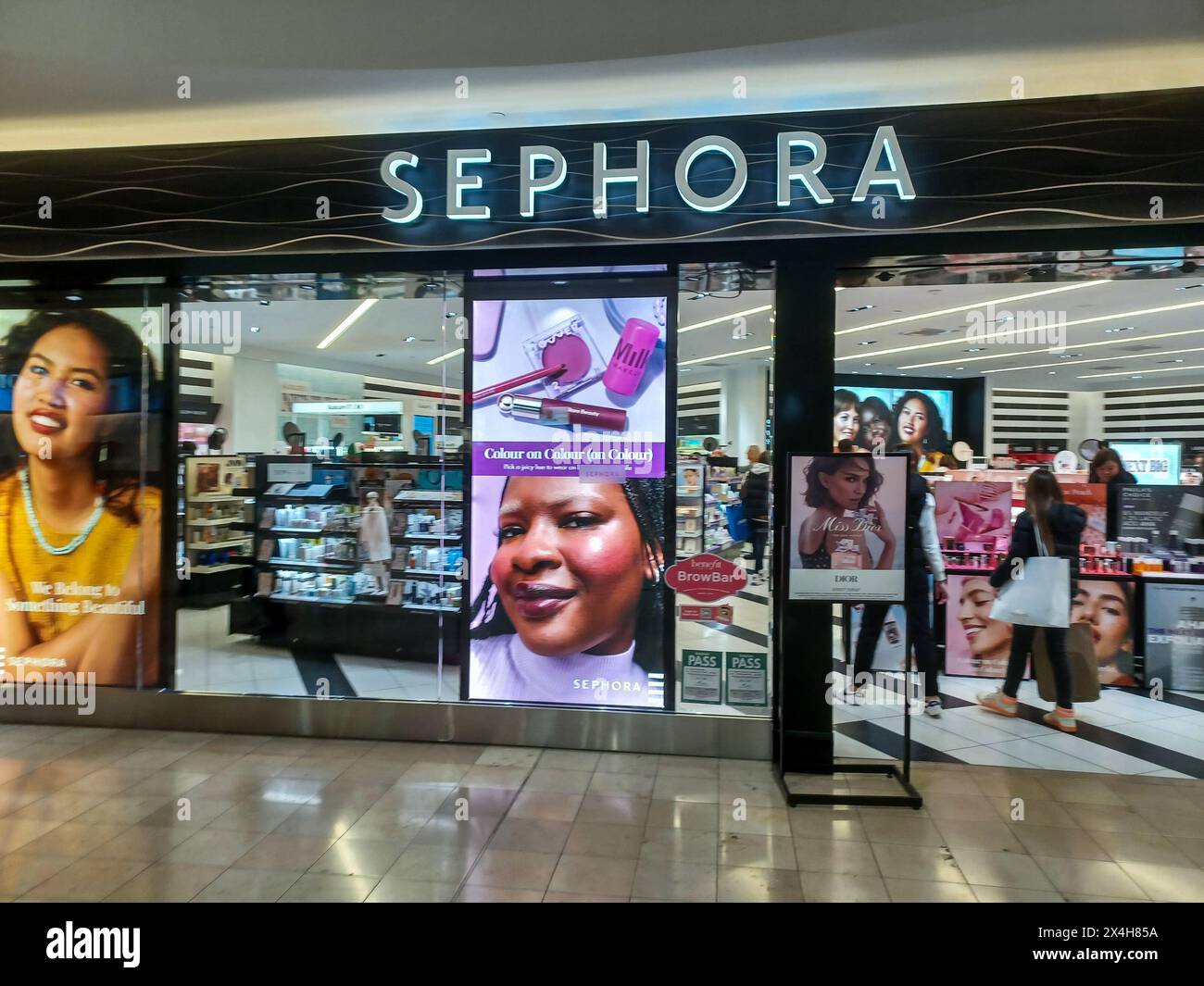 Luxury cosmetics product company sephora hi-res stock photography and ...