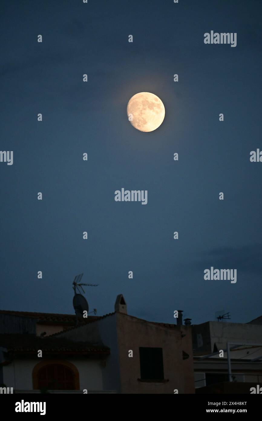 Heavenlybody hi-res stock photography and images - Alamy