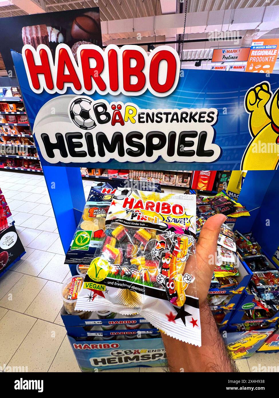 03.05.2024, Fussball Europameisterschaft 2024, HARIBO-Sonderprodukte ...