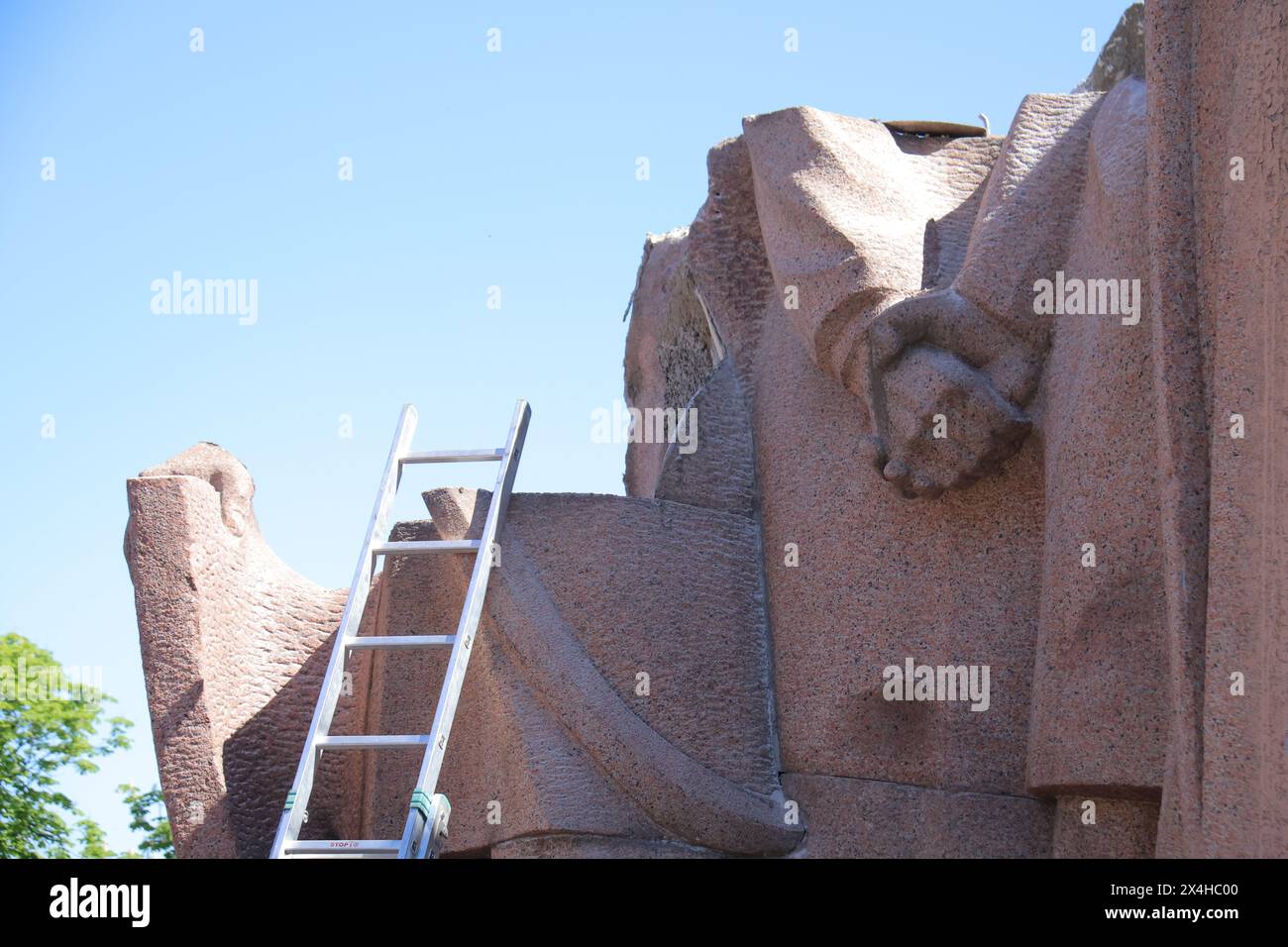 Non Exclusive: KYIV, UKRAINE - APRIL 30, 2024 - Workers are dismantling ...