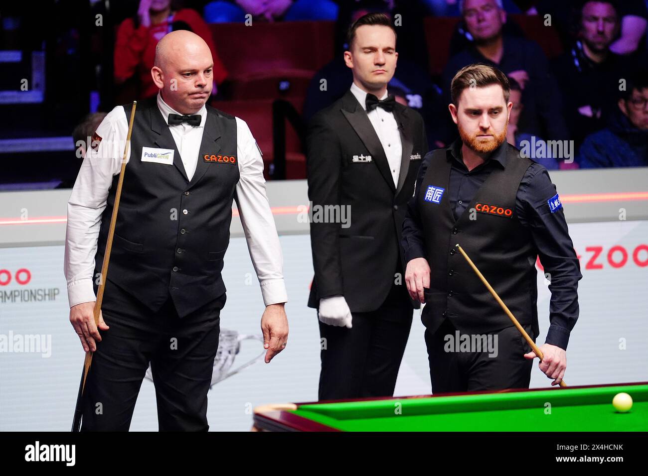 Jak Jones (right) during their semi-final match against Stuart Bingham ...