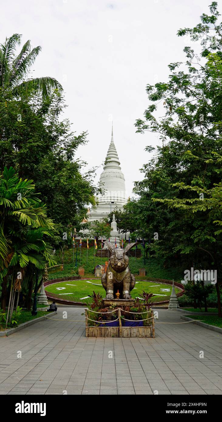 wat phnom temple in phnom penh in cambodia Stock Photo - Alamy