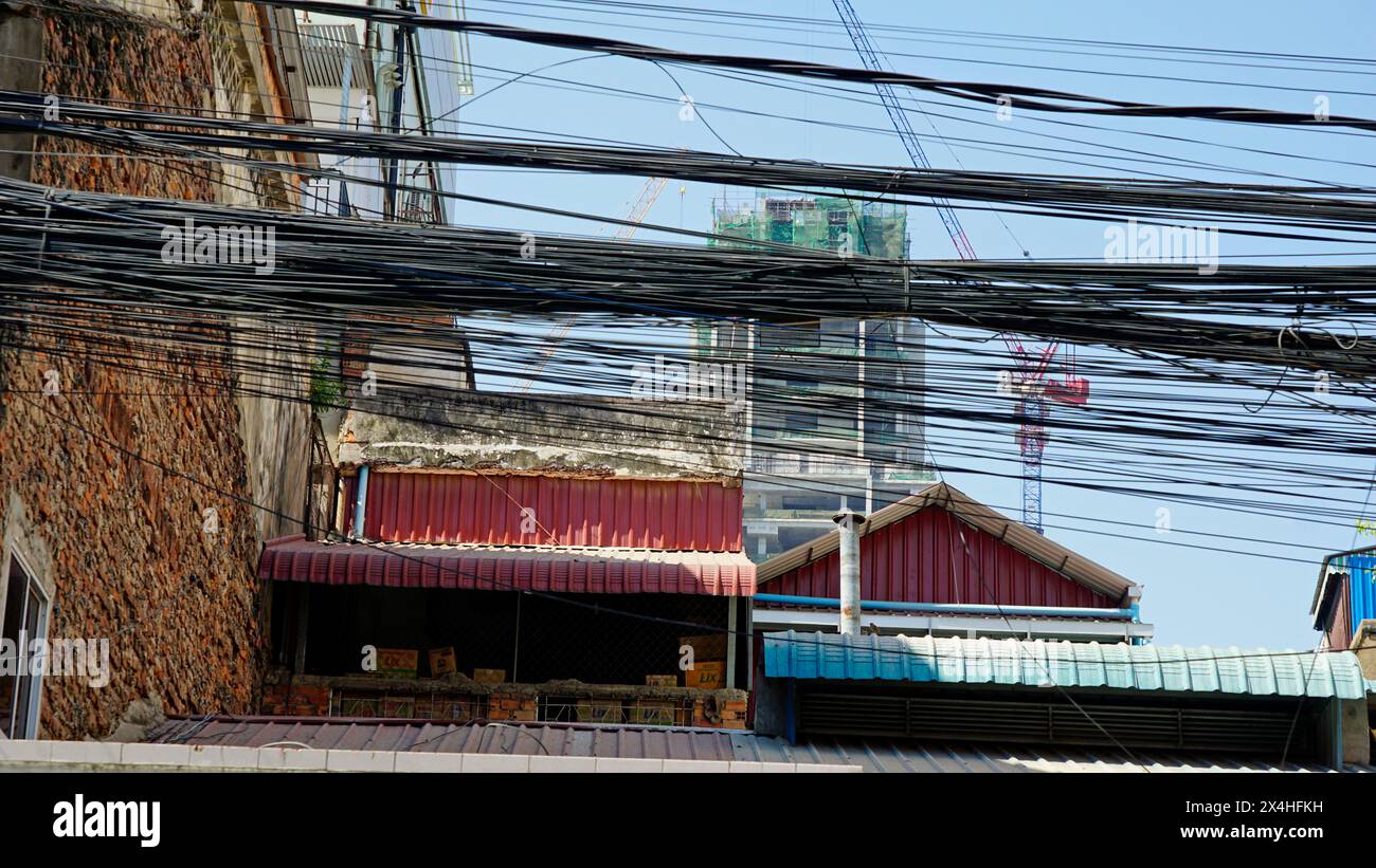 chaotic mess of power lines in phnom penh in cambodia Stock Photo - Alamy