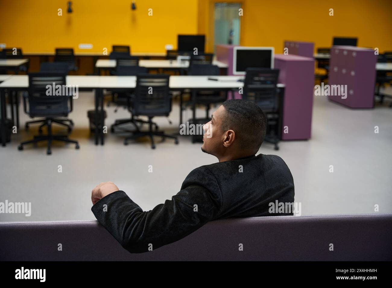 Serious african call center hi-res stock photography and images - Alamy