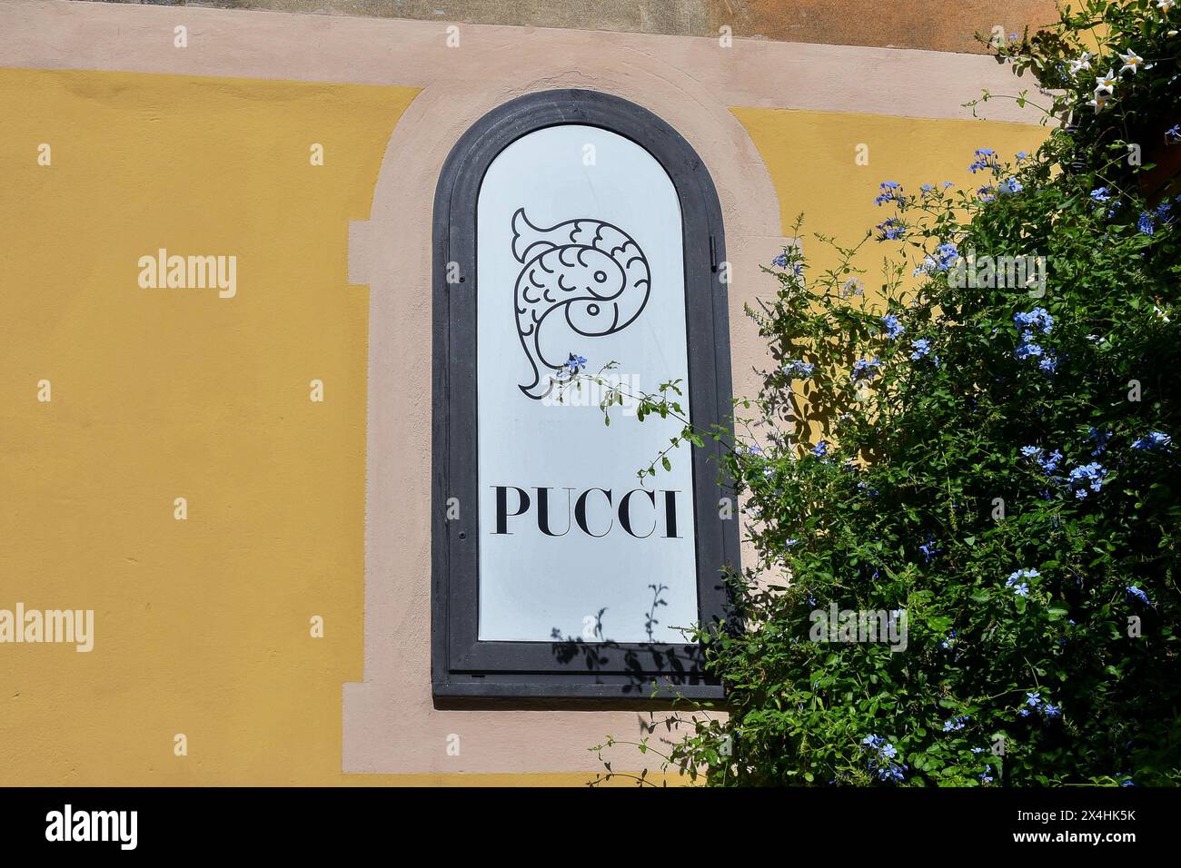 Exterior and sign of the luxury clothing store Emilio Pucci in the ...