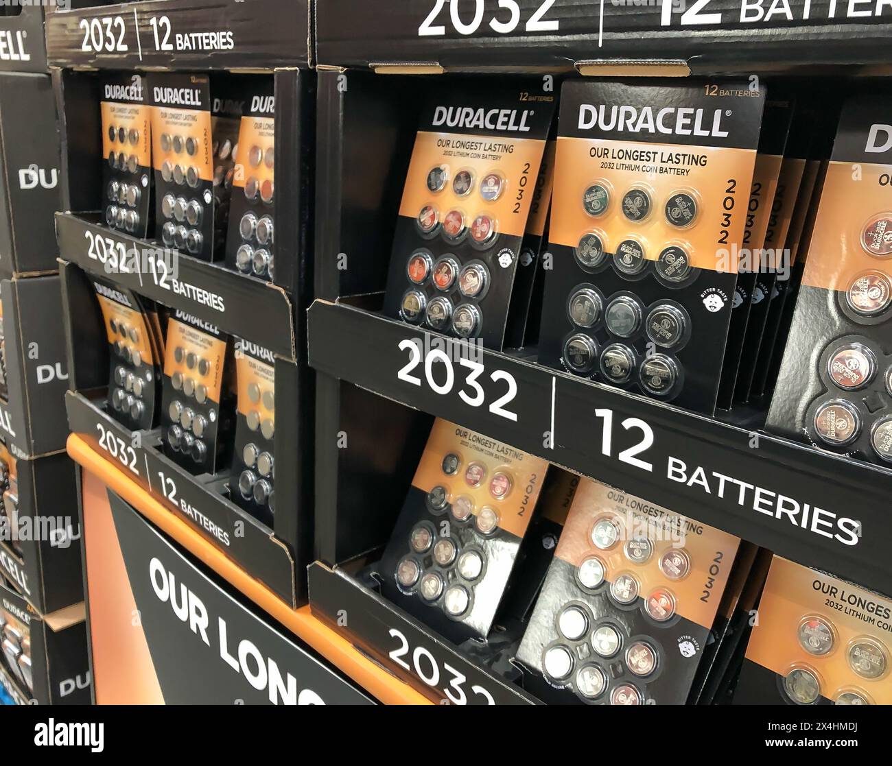 BAXTER, MN - 3 FEB 2021: Display of Duracell Lithium Coin Batteries for ...