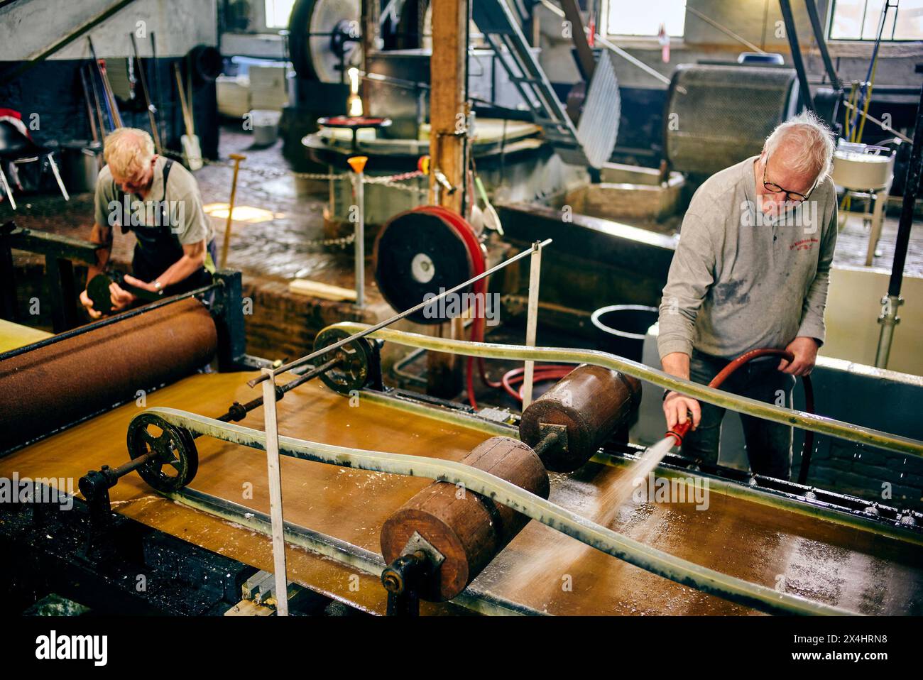 Paper mill de middelste molen hi-res stock photography and images - Alamy